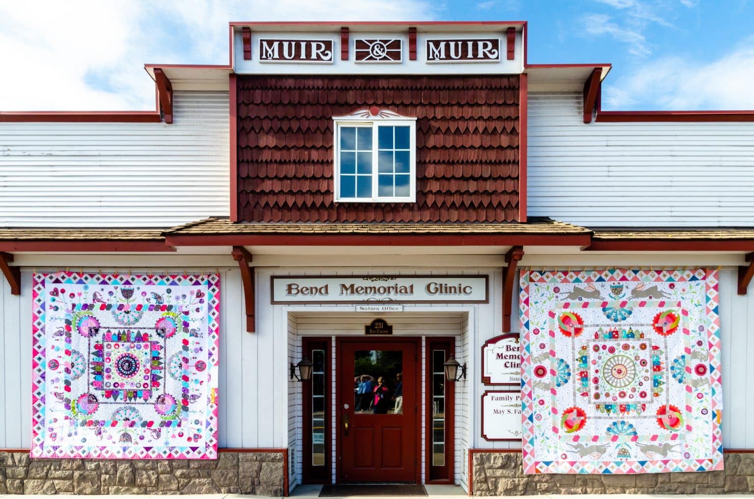 Tips for Seeing the Sisters Quilt Show - Quiltripping