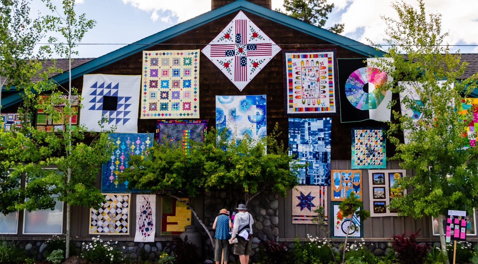Tips for Seeing the Sisters Quilt Show - Quiltripping