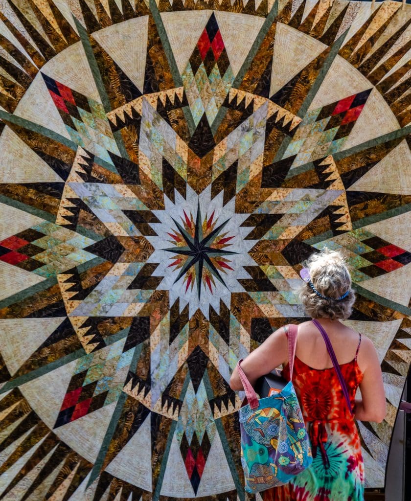 Tips for Seeing the Sisters Quilt Show - Quiltripping