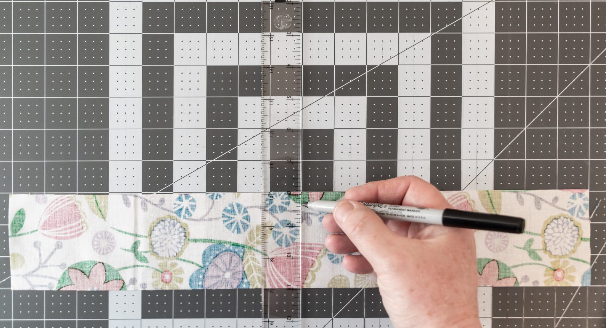 A Reversible, Free Scrub Cap Pattern With Easy Instructions - Quiltripping