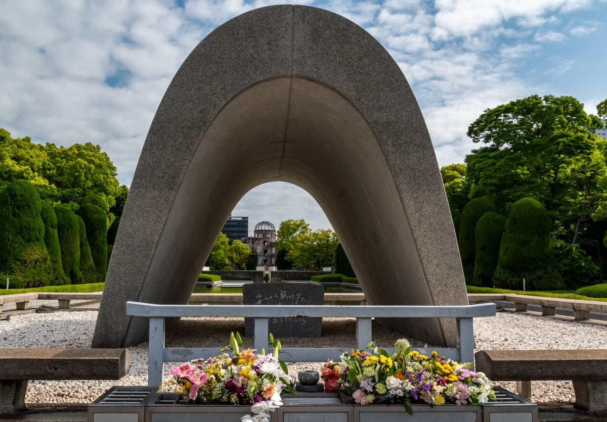 How An Origami Paper Crane Became a Symbol for Peace - The Story of the ...