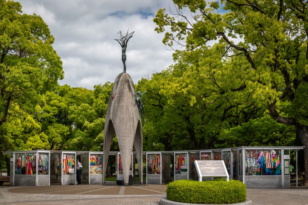 How An Origami Paper Crane Became a Symbol for Peace - The Story of the ...