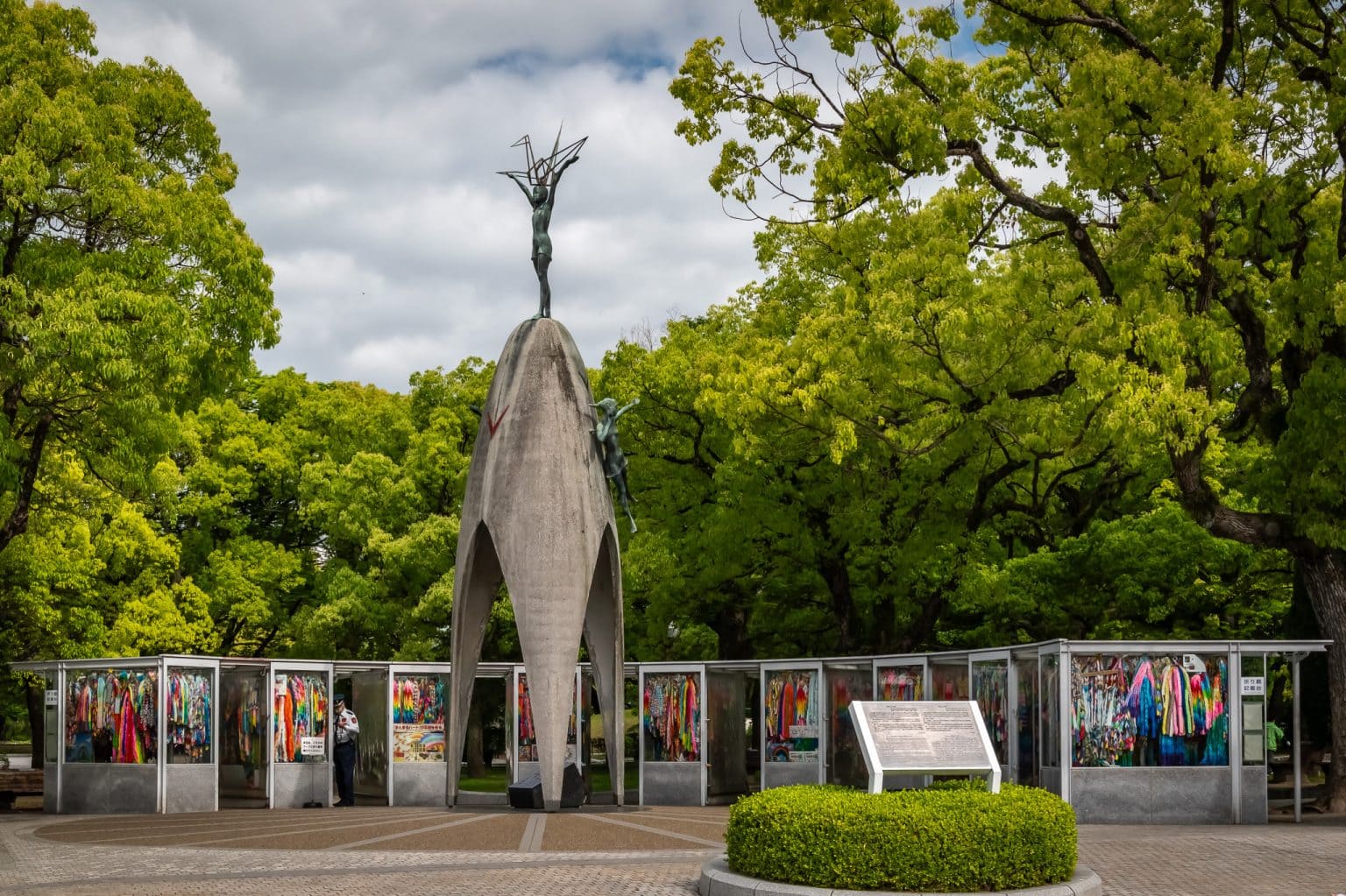 How An Origami Paper Crane Became a Symbol for Peace - The Story of the ...